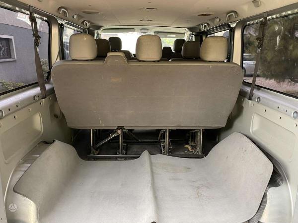 Grey Renault Trafic 2008 in Siauliai, with an engine capacity of 2.00 L and mileage of 350 thousand km for 4650 €, photo 10 on AUTOMOTO.COM.LV