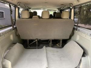 Grey Renault Trafic 2008 in Siauliai, with an engine capacity of 2.00 L and mileage of 350 thousand km for 4650 €, photo 11 on AUTOMOTO.COM.LV