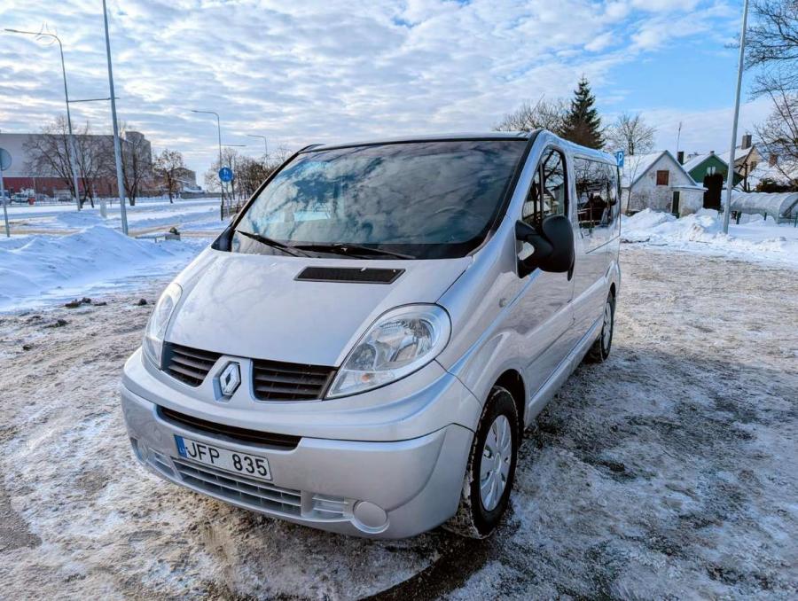 Grey Renault Trafic 2009 in Taurage, with an engine capacity of 2.00 L and mileage of 238 thousand km for 6990 €, photo 1 on AUTOMOTO.COM.LV