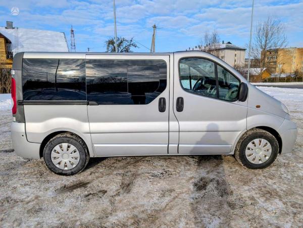 Grey Renault Trafic 2009 in Taurage, with an engine capacity of 2.00 L and mileage of 238 thousand km for 6990 €, photo 3 on AUTOMOTO.COM.LV