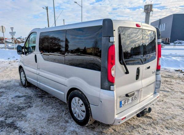 Grey Renault Trafic 2009 in Taurage, with an engine capacity of 2.00 L and mileage of 238 thousand km for 6990 €, photo 5 on AUTOMOTO.COM.LV