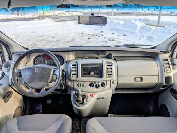 Grey Renault Trafic 2009 in Taurage, with an engine capacity of 2.00 L and mileage of 238 thousand km for 6990 €, photo 10 on AUTOMOTO.COM.LV
