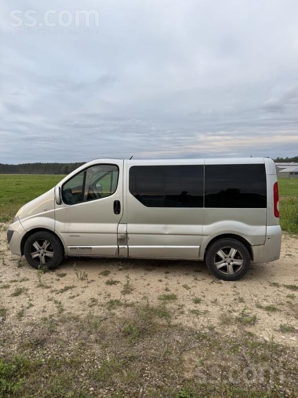 Pelēks Renault Trafic 2009 Rīga, ar dzinēja tilpumu 2.50 L un nobraukumu 340 tūkst. km par 1800 €, foto 3 vietnē AUTOMOTO.COM.LV