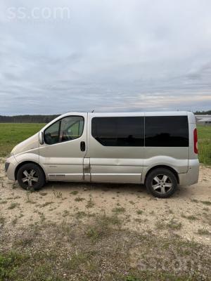 Grey Renault Trafic 2009 in Riga, with an engine capacity of 2.50 L and mileage of 340 thousand km for 1800 €, photo 4 on AUTOMOTO.COM.LV