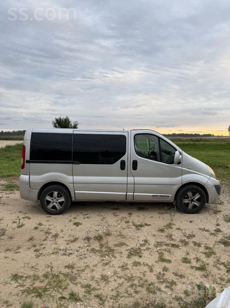 Grey Renault Trafic 2009 in Riga, with an engine capacity of 2.50 L and mileage of 340 thousand km for 1800 €, photo 5 on AUTOMOTO.COM.LV