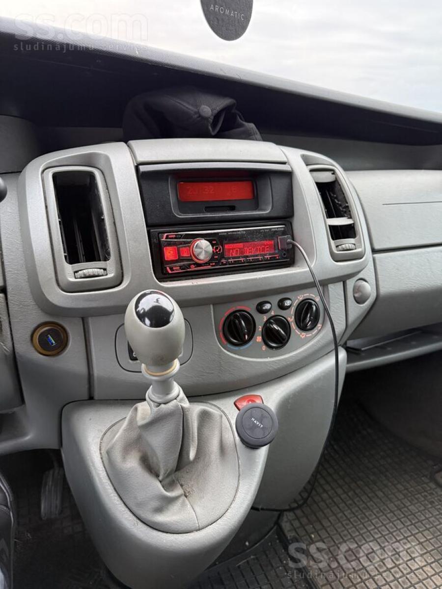 Grey Renault Trafic 2009 in Riga, with an engine capacity of 2.50 L and mileage of 340 thousand km for 1800 €, photo 8 on AUTOMOTO.COM.LV