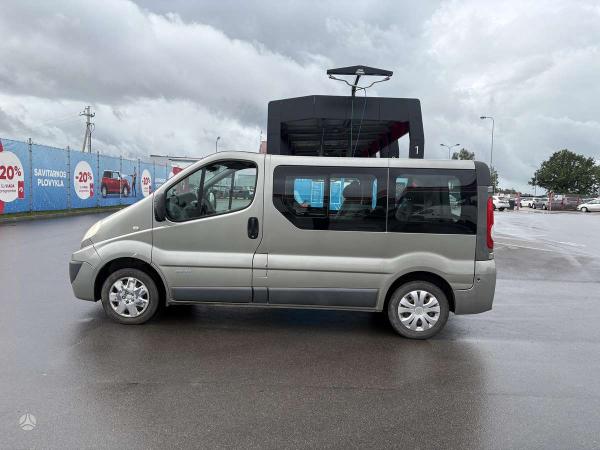 Grey Renault Trafic 2009 in Taurage, with an engine capacity of 2.00 L and mileage of 271 thousand km for 5500 €, photo 3 on AUTOMOTO.COM.LV