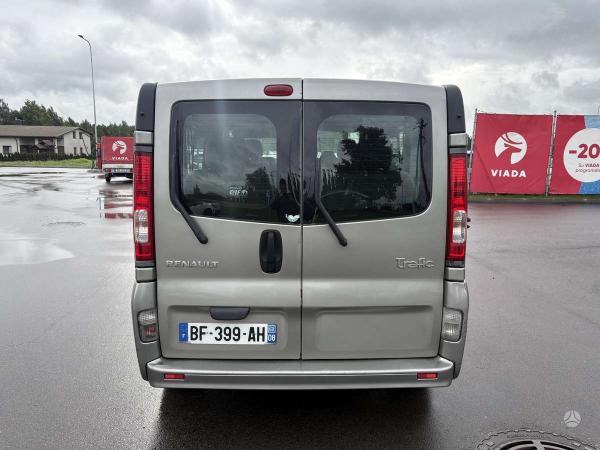 Grey Renault Trafic 2009 in Taurage, with an engine capacity of 2.00 L and mileage of 271 thousand km for 5500 €, photo 6 on AUTOMOTO.COM.LV