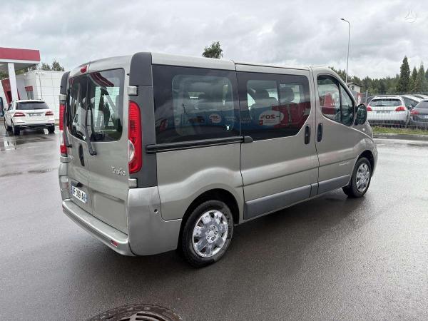 Grey Renault Trafic 2009 in Taurage, with an engine capacity of 2.00 L and mileage of 271 thousand km for 5500 €, photo 7 on AUTOMOTO.COM.LV