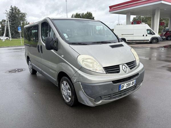 Grey Renault Trafic 2009 in Taurage, with an engine capacity of 2.00 L and mileage of 271 thousand km for 5500 €, photo 9 on AUTOMOTO.COM.LV