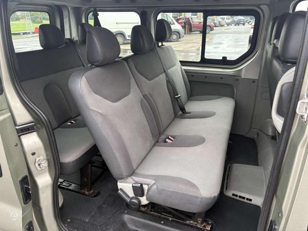 Grey Renault Trafic 2009 in Taurage, with an engine capacity of 2.00 L and mileage of 271 thousand km for 5500 €, photo 11 on AUTOMOTO.COM.LV