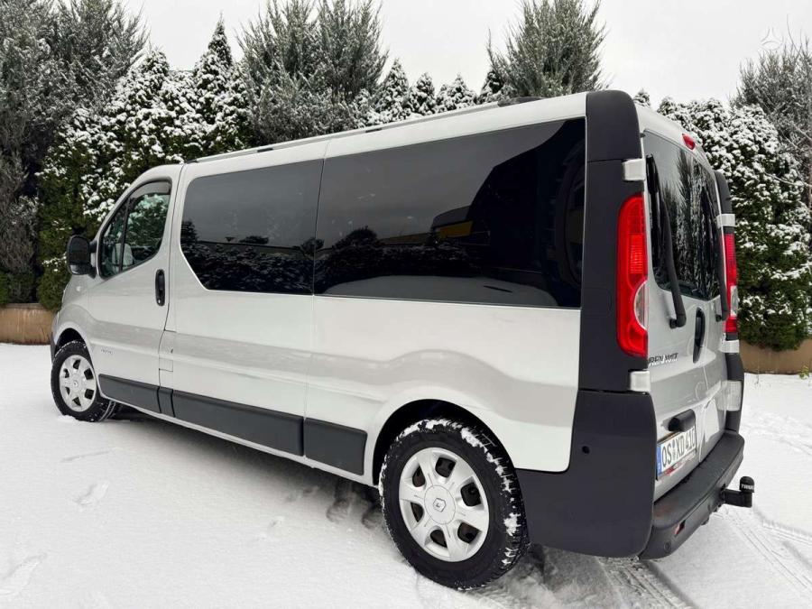 Grey Renault Trafic 2010 in Vilnius, with an engine capacity of 2.50 L and mileage of 300 thousand km for 8650 €, photo 1 on AUTOMOTO.COM.LV
