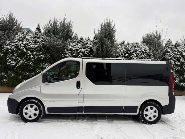 Pelēks Renault Trafic 2010 Viļņa, ar dzinēja tilpumu 2.50 L un nobraukumu 300 tūkst. km par 8650 €, foto 2 vietnē AUTOMOTO.COM.LV