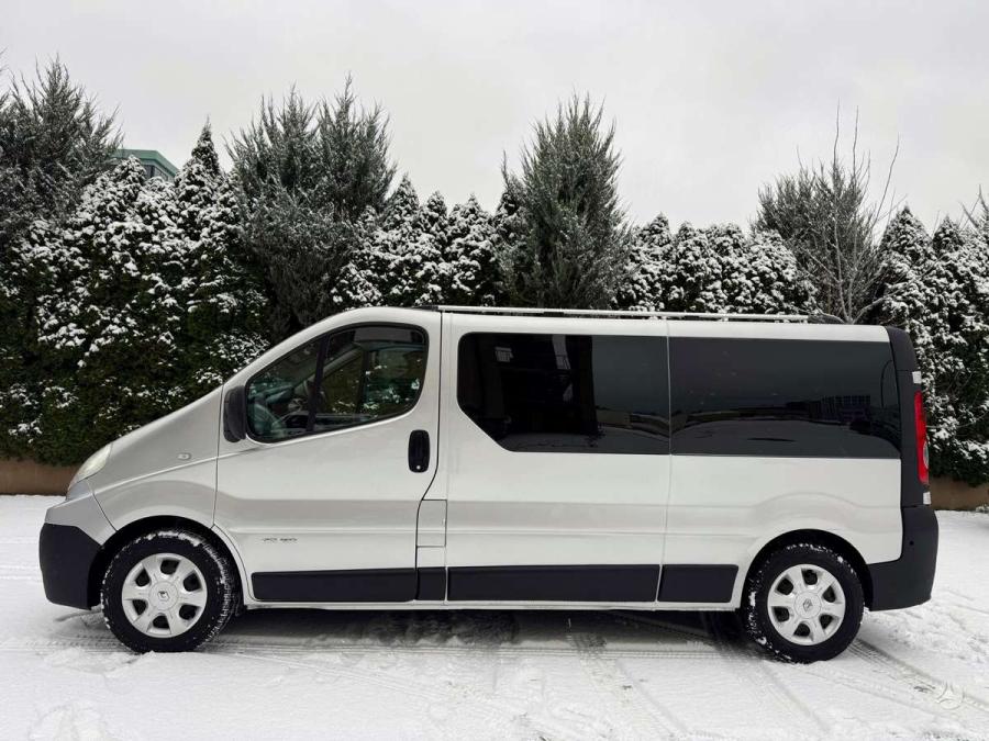 Grey Renault Trafic 2010 in Vilnius, with an engine capacity of 2.50 L and mileage of 300 thousand km for 8650 €, photo 2 on AUTOMOTO.COM.LV