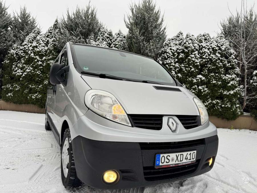Grey Renault Trafic 2010 in Vilnius, with an engine capacity of 2.50 L and mileage of 300 thousand km for 8650 €, photo 3 on AUTOMOTO.COM.LV
