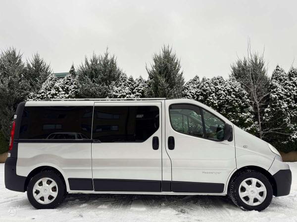 Pelēks Renault Trafic 2010 Viļņa, ar dzinēja tilpumu 2.50 L un nobraukumu 300 tūkst. km par 8650 €, foto 4 vietnē AUTOMOTO.COM.LV
