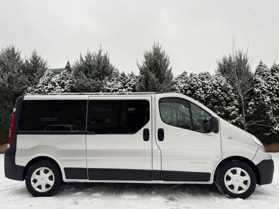 Grey Renault Trafic 2010 in Vilnius, with an engine capacity of 2.50 L and mileage of 300 thousand km for 8650 €, photo 4 on AUTOMOTO.COM.LV