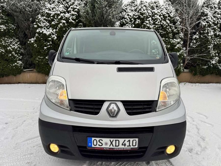 Grey Renault Trafic 2010 in Vilnius, with an engine capacity of 2.50 L and mileage of 300 thousand km for 8650 €, photo 6 on AUTOMOTO.COM.LV