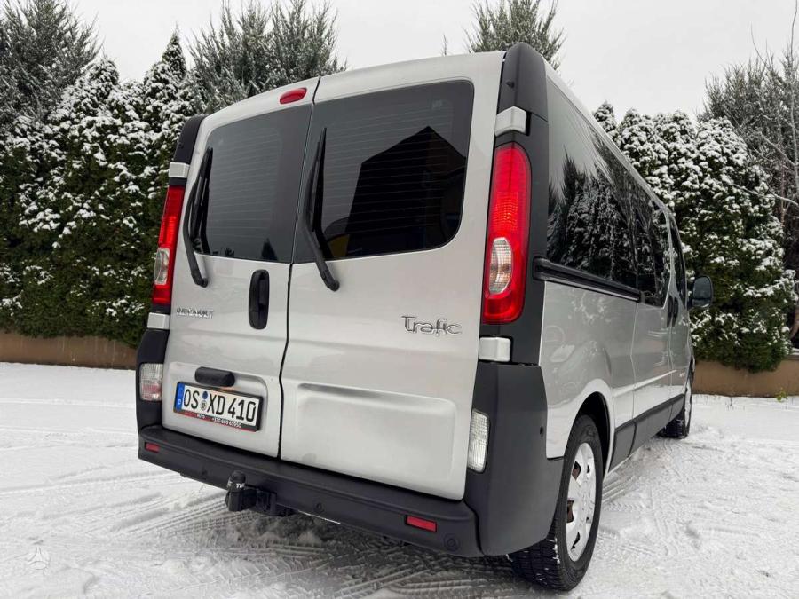Grey Renault Trafic 2010 in Vilnius, with an engine capacity of 2.50 L and mileage of 300 thousand km for 8650 €, photo 10 on AUTOMOTO.COM.LV