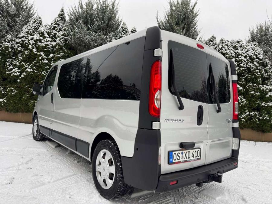 Grey Renault Trafic 2010 in Vilnius, with an engine capacity of 2.50 L and mileage of 300 thousand km for 8650 €, photo 12 on AUTOMOTO.COM.LV