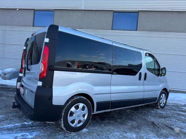 Grey Renault Trafic 2010 in Vilnius, with an engine capacity of 2.50 L and mileage of 300 thousand km for 7999 €, photo 2 on AUTOMOTO.COM.LV