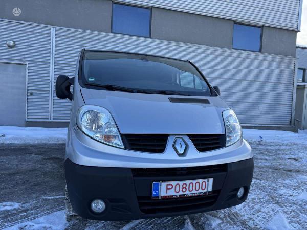 Grey Renault Trafic 2010 in Vilnius, with an engine capacity of 2.50 L and mileage of 300 thousand km for 7999 €, photo 5 on AUTOMOTO.COM.LV