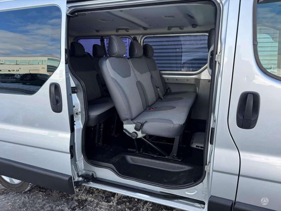 Pelēks Renault Trafic 2010 Viļņa, ar dzinēja tilpumu 2.50 L un nobraukumu 300 tūkst. km par 7999 €, foto 19 vietnē AUTOMOTO.COM.LV