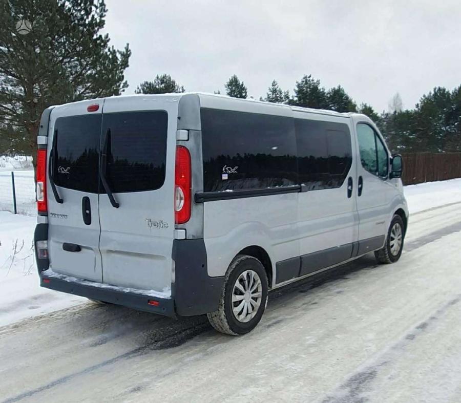 Grey Renault Trafic 2011 in Vilnius, with an engine capacity of 0.00 L and mileage of 400 thousand km for 5700 €, photo 3 on AUTOMOTO.COM.LV