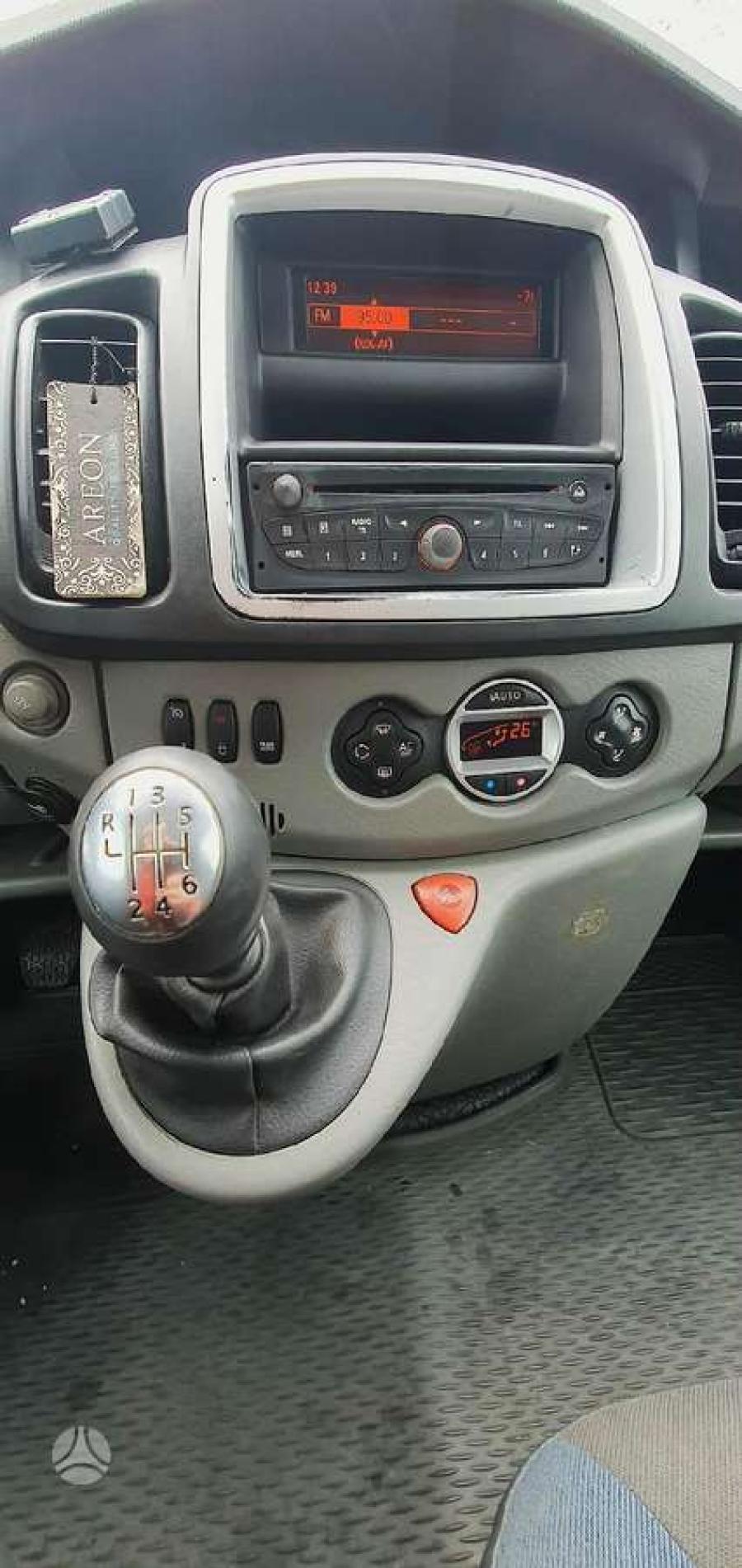 Grey Renault Trafic 2011 in Vilnius, with an engine capacity of 0.00 L and mileage of 400 thousand km for 5700 €, photo 6 on AUTOMOTO.COM.LV