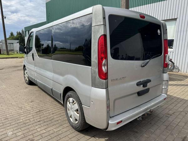 Pelēks Renault Trafic 2011 Plungė, ar dzinēja tilpumu 2.00 L un nobraukumu 391 tūkst. km par 8000 €, foto 8 vietnē AUTOMOTO.COM.LV