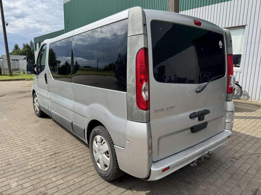 Pelēks Renault Trafic 2011 Plungė, ar dzinēja tilpumu 2.00 L un nobraukumu 391 tūkst. km par 8000 €, foto 8 vietnē AUTOMOTO.COM.LV