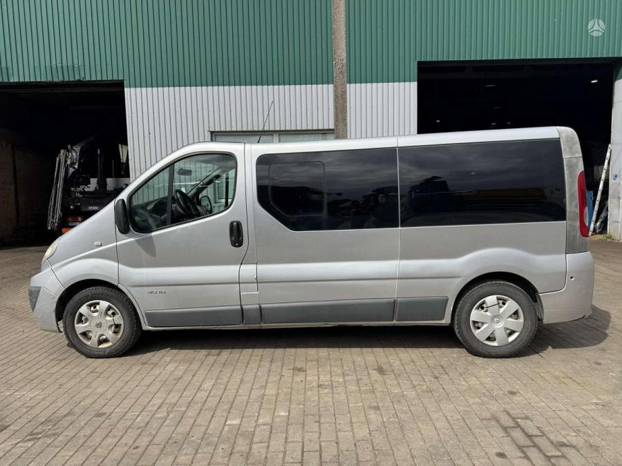 Pelēks Renault Trafic 2011 Plungė, ar dzinēja tilpumu 2.00 L un nobraukumu 391 tūkst. km par 8000 €, foto 9 vietnē AUTOMOTO.COM.LV