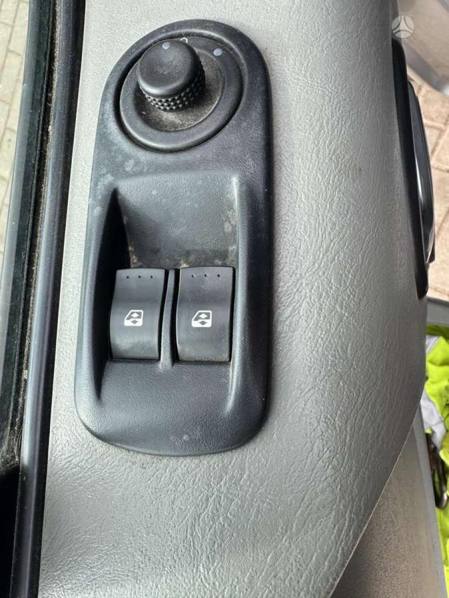 Pelēks Renault Trafic 2011 Plungė, ar dzinēja tilpumu 2.00 L un nobraukumu 391 tūkst. km par 8000 €, foto 16 vietnē AUTOMOTO.COM.LV