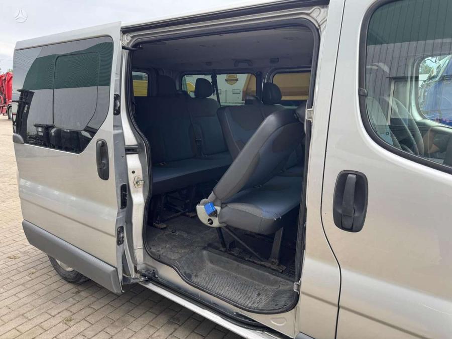 Pelēks Renault Trafic 2011 Plungė, ar dzinēja tilpumu 2.00 L un nobraukumu 391 tūkst. km par 8000 €, foto 17 vietnē AUTOMOTO.COM.LV