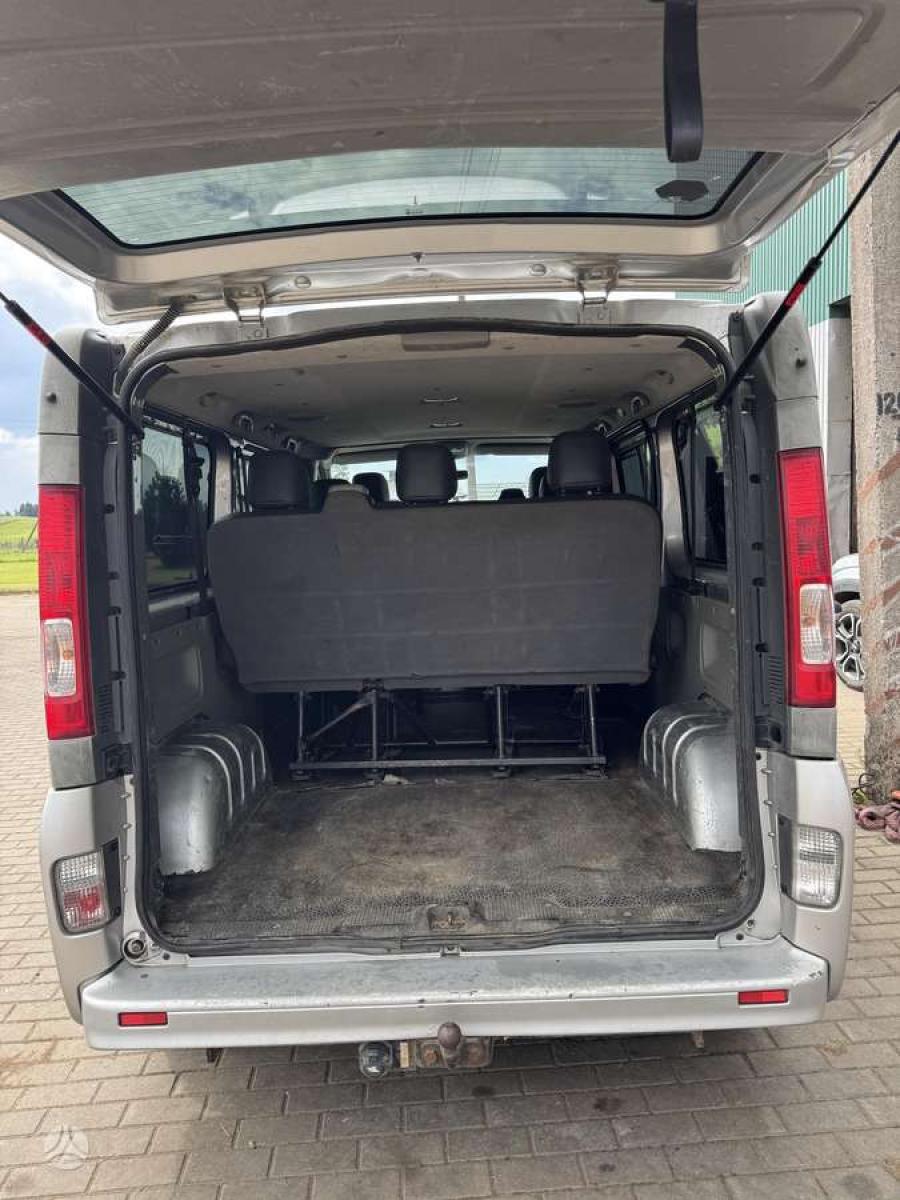 Pelēks Renault Trafic 2011 Plungė, ar dzinēja tilpumu 2.00 L un nobraukumu 391 tūkst. km par 8000 €, foto 20 vietnē AUTOMOTO.COM.LV
