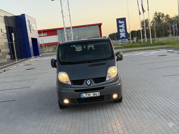 Grey Renault Trafic 2012 in Siauliai, with an engine capacity of 2.00 L and mileage of 330 thousand km for 6700 €, photo 4 on AUTOMOTO.COM.LV
