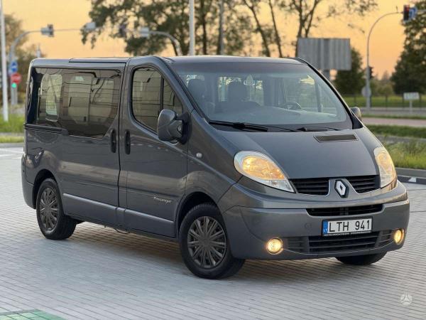 Grey Renault Trafic 2012 in Siauliai, with an engine capacity of 2.00 L and mileage of 330 thousand km for 6700 €, photo 5 on AUTOMOTO.COM.LV