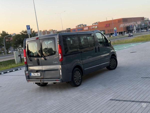 Grey Renault Trafic 2012 in Siauliai, with an engine capacity of 2.00 L and mileage of 330 thousand km for 6700 €, photo 8 on AUTOMOTO.COM.LV
