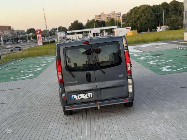 Grey Renault Trafic 2012 in Siauliai, with an engine capacity of 2.00 L and mileage of 330 thousand km for 6700 €, photo 10 on AUTOMOTO.COM.LV