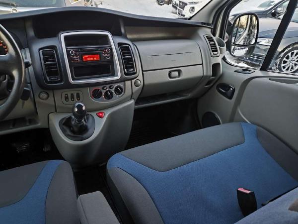 Grey Renault Trafic 2013 in Siauliai, with an engine capacity of 2.00 L and mileage of 188 thousand km for 11850 €, photo 11 on AUTOMOTO.COM.LV