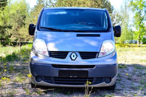 Grey Renault Trafic 2013 in Kretinga, with an engine capacity of 2.00 L and mileage of 188 thousand km for 10950 €, photo 3 on AUTOMOTO.COM.LV
