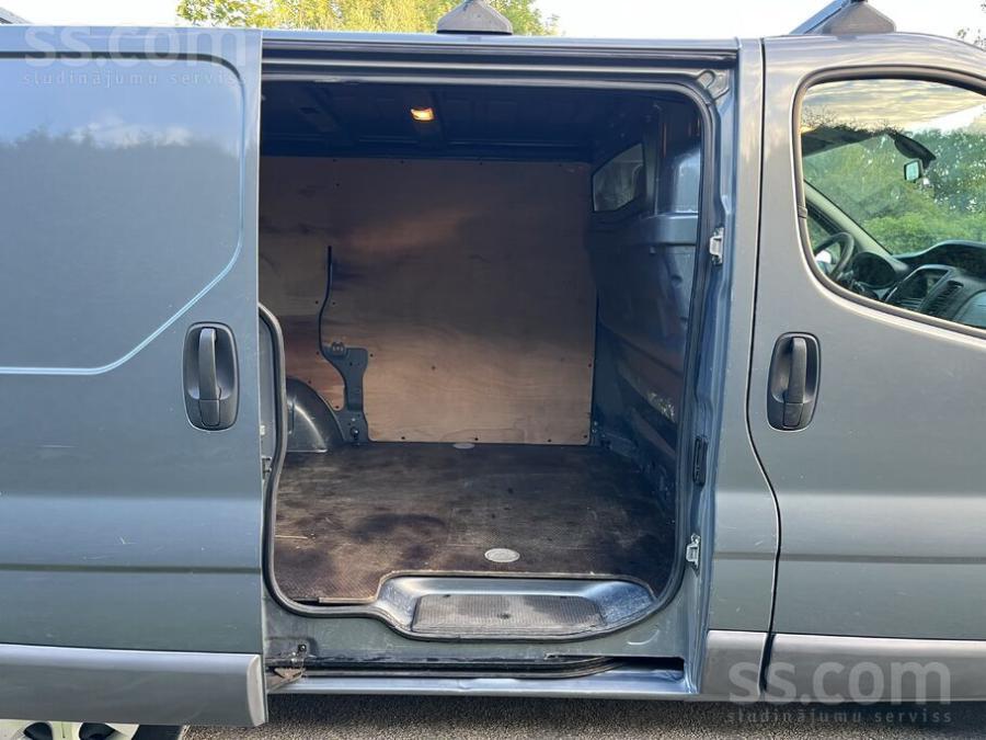 Pelēks Renault Trafic 2014 Bauska, ar dzinēja tilpumu 2.00 L un nobraukumu 0 tūkst. km par 6900 €, foto 16 vietnē AUTOMOTO.COM.LV