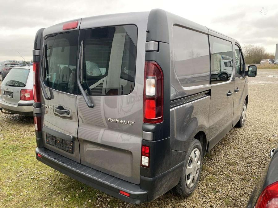 Grey Renault Trafic 2015 in Marijampole, with an engine capacity of 1.60 L and mileage of 191 thousand km for 5950 €, photo 3 on AUTOMOTO.COM.LV