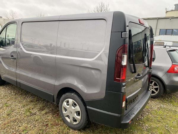 Grey Renault Trafic 2015 in Marijampole, with an engine capacity of 1.60 L and mileage of 191 thousand km for 5950 €, photo 4 on AUTOMOTO.COM.LV