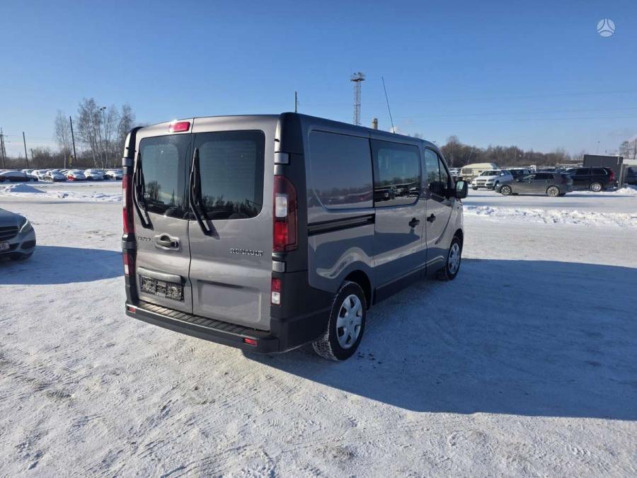 Grey Renault Trafic 2015 in Marijampole, with an engine capacity of 1.60 L and mileage of 191 thousand km for 5990 €, photo 4 on AUTOMOTO.COM.LV