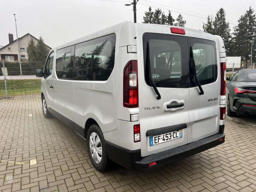 Grey Renault Trafic 2016 in Taurage, with an engine capacity of 1.60 L and mileage of 240 thousand km for 9600 €, photo 7 on AUTOMOTO.COM.LV
