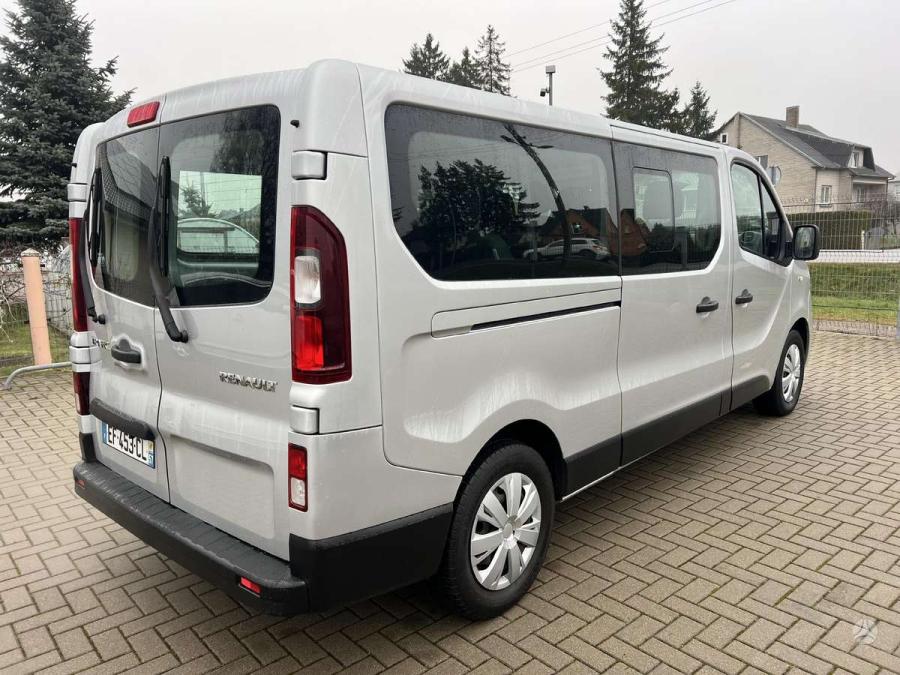 Grey Renault Trafic 2016 in Taurage, with an engine capacity of 1.60 L and mileage of 240 thousand km for 9600 €, photo 10 on AUTOMOTO.COM.LV