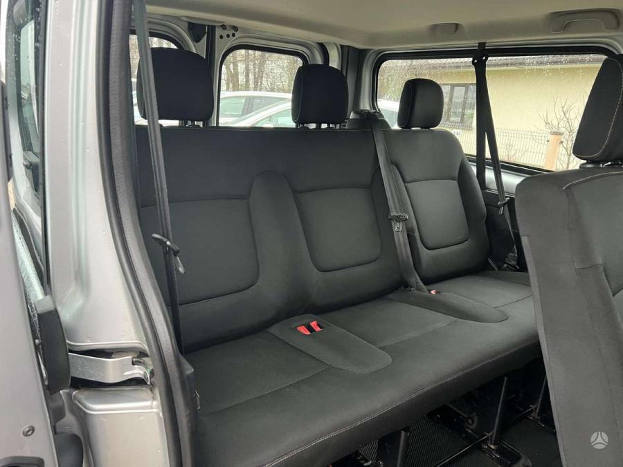 Grey Renault Trafic 2016 in Taurage, with an engine capacity of 1.60 L and mileage of 240 thousand km for 9600 €, photo 16 on AUTOMOTO.COM.LV