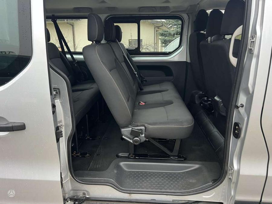 Grey Renault Trafic 2016 in Taurage, with an engine capacity of 1.60 L and mileage of 240 thousand km for 9600 €, photo 18 on AUTOMOTO.COM.LV