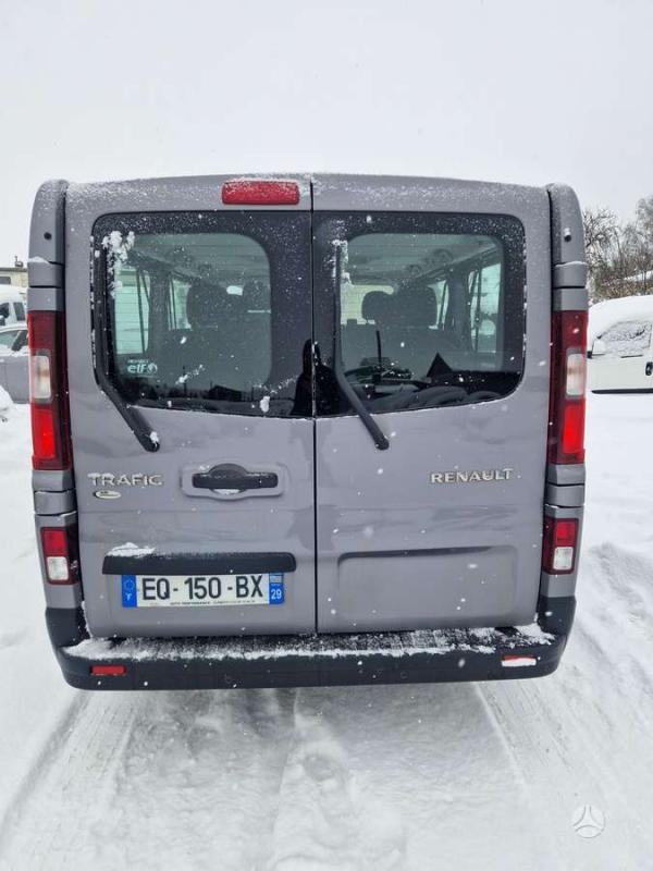 Grey Renault Trafic 2016 in Taurage, with an engine capacity of 1.60 L and mileage of 278 thousand km for 10700 €, photo 5 on AUTOMOTO.COM.LV